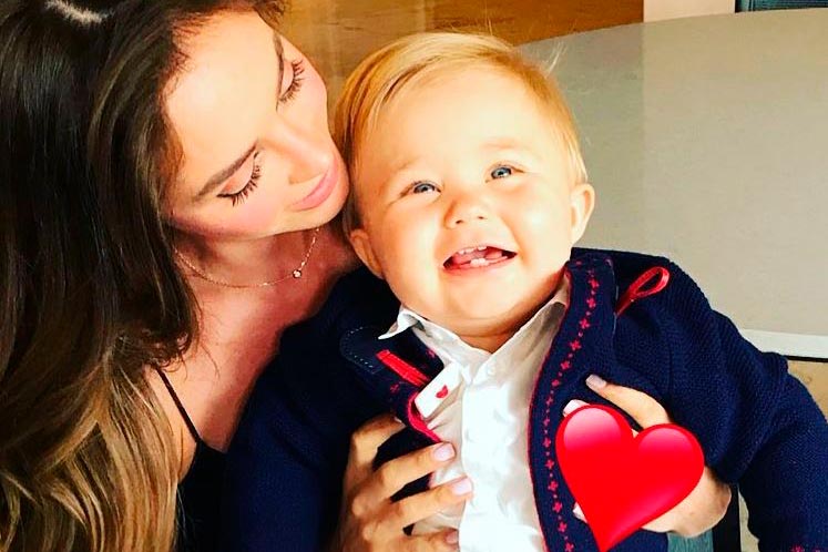 10 fotos que vão te deixar encantado pelo filho da Anahi - SBT