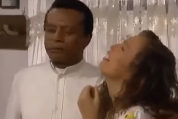 SBT TV | Relembre a triste cena da galinha Macha em Marimar