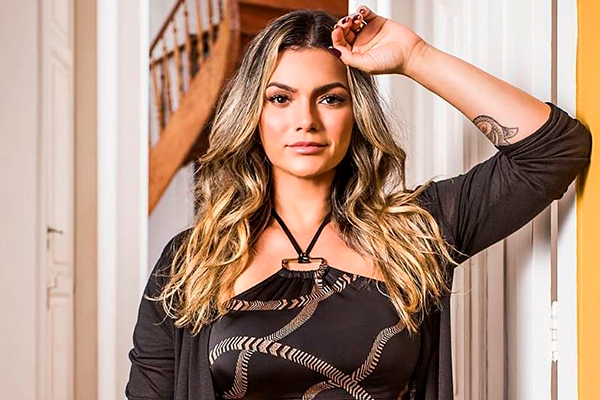 Com carinha de 25, Kelly Key comemora 35 anos em grande estilo - SBT