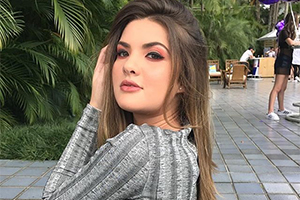 Lívia Inhudes realiza sonho e conhece dupla sertaneja! - SBT