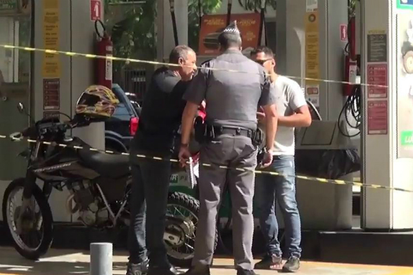 Policiais à Paisana Reagem A Assalto E Trocam Tiros Com Criminosos Sbt