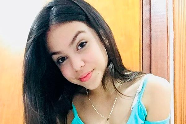 Após ser muito criticada, Melody ressurge diferentona e cantando muito ...