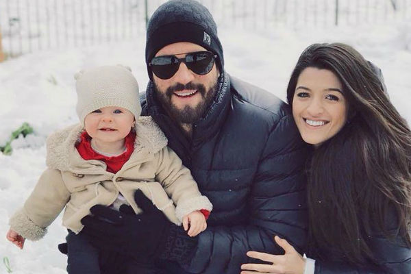 Alisson Becker mostra momento fofura com a filha na web - SBT