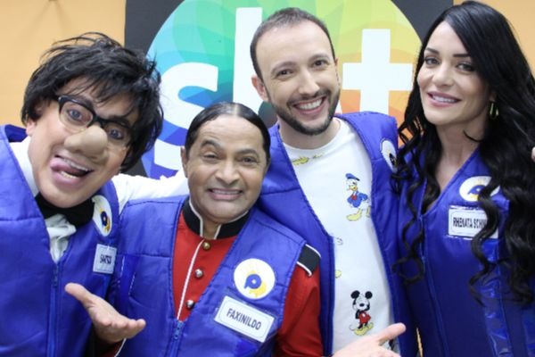 SBT TV | Elenco do Ratinho manda recado FOFO para Valentina Francavilla ...
