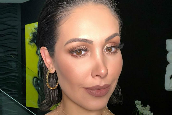 Bella Falconi mostra barriga sequinha após dar à luz - SBT