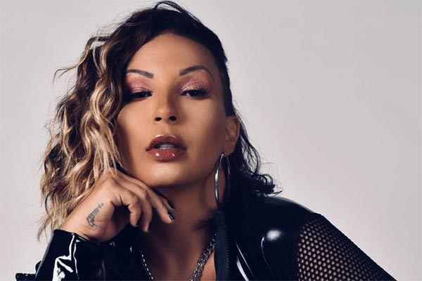 SBT TV | Valesca posta foto ao lado do filho gato e seguidores surtam