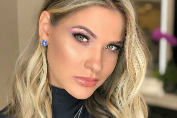 SBT TV | Doente, Andressa Suita usa máscara para cuidar dos filhos SBT TV | Doente, Andressa Suita usa máscara para cuidar dos filhos
