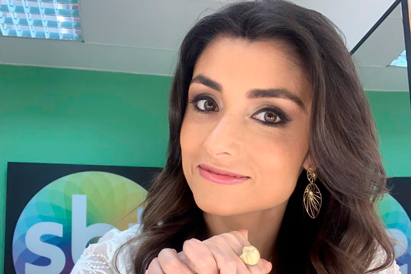 Apresentadora do SBT, Carol Aguaidas já exibe lindo barrigão e mostra ...