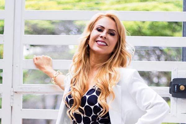 SBT TV | Joelma surge com rosto inchado após fazer harmonização facial SBT TV | Joelma surge com rosto inchado após fazer harmonização facial