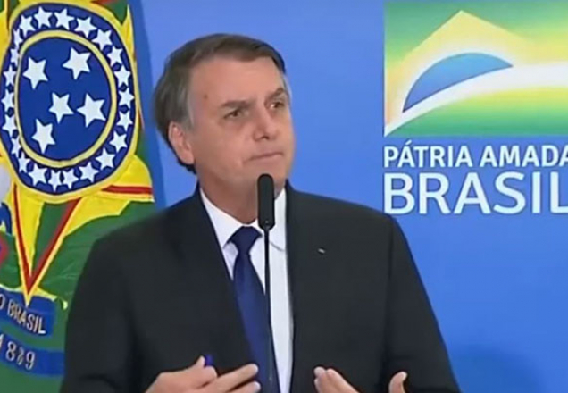 Jair Bolsonaro assina novo decreto sobre posse de armas - SBT Jair Bolsonaro assina novo decreto sobre posse de armas - SBT