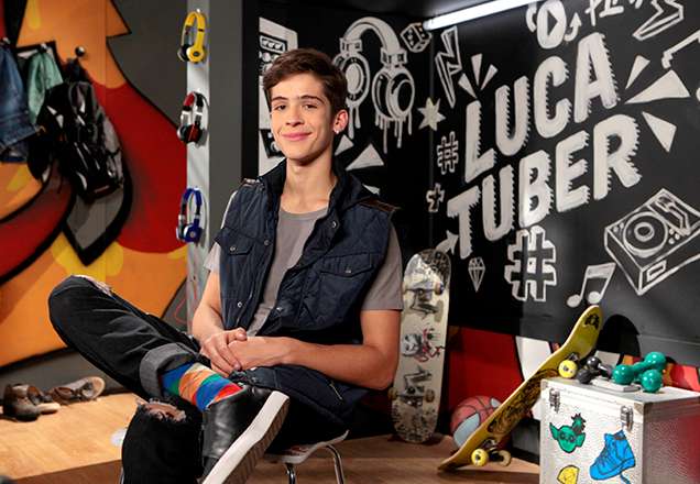 Luca Tuber grava vídeo especial para Dia dos Pais - SBT