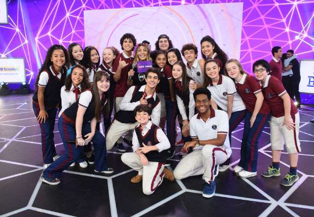 SBT TV | Elenco de \"As Aventuras de Poliana\" cantam O Meu Nome é Poliana