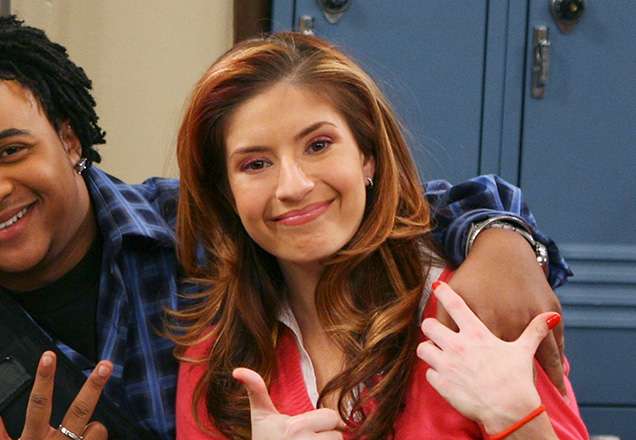 Lembra dela? Atriz que fez a Chelsea, de As Visões de Raven, surge toda ...