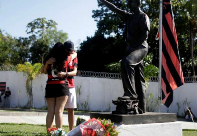 Homenagens às Vítimas Marcam Um Ano Da Tragédia No Ninho Do Urubu Sbt