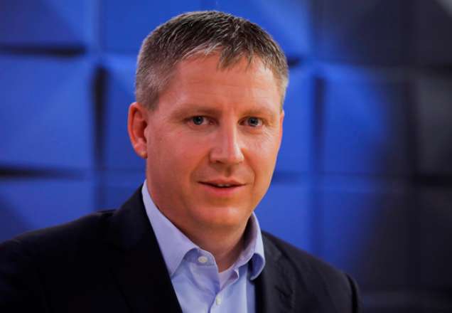 Poder em Foco recebe o presidente da Azul Linhas Aéreas, John Rodgerson ...