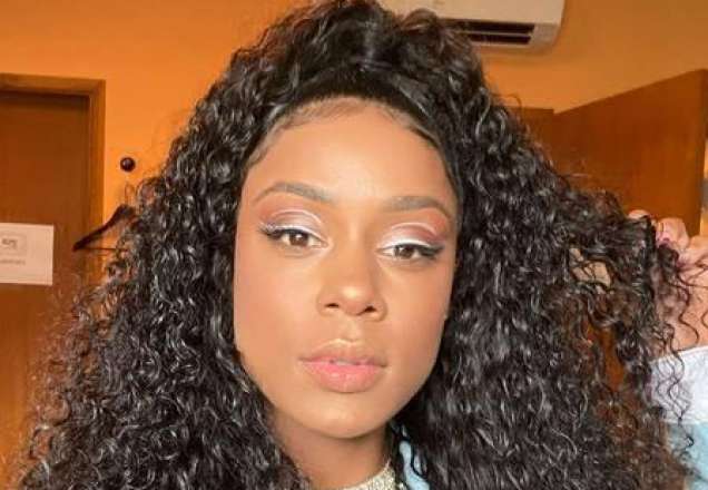 SBT TV | MC Rebecca revela que nasceu na rua em parto feito por ...