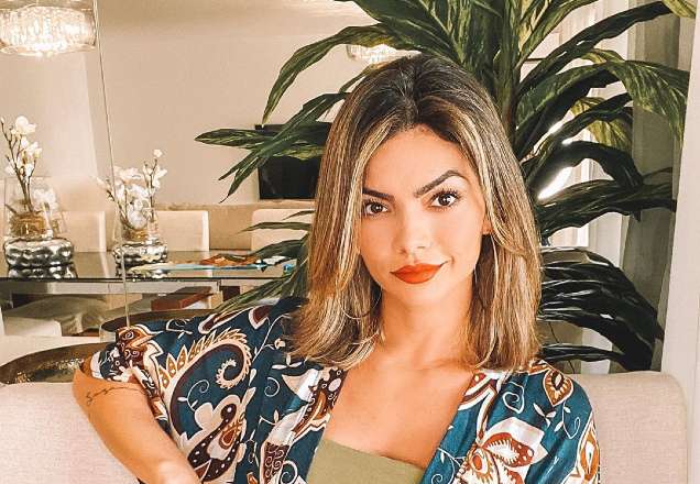 SBT TV | Kelly Key faz abertura total durante ensaio