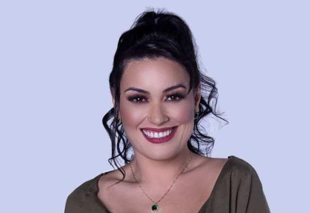 SBT TV | Milene Pavorô aposta em decote profundo: \"Autoestima\"