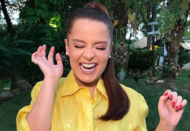 Maiara Ostenta Corpaço Ao Posar Com Look Coladinho Que Gata Sbt Tv Sbt Tv