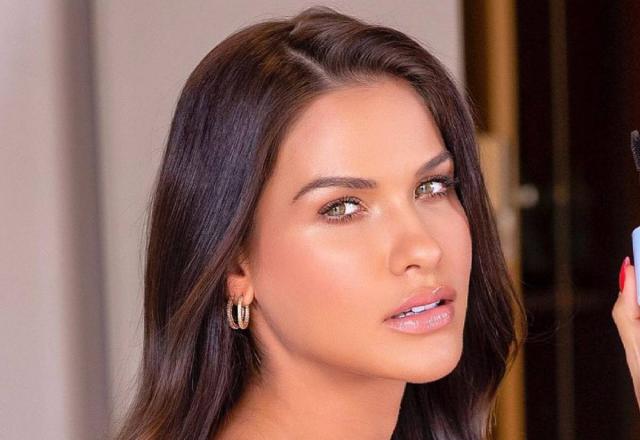 SBT TV | Na Bahia, Andressa Suita posa de biquíni enquanto renova bronzeado SBT TV | Na Bahia, Andressa Suita posa de biquíni enquanto renova bronzeado