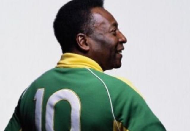 Pelé reforça que se recupera "muito bem" e diz: "Sorrindo todos os dias ...