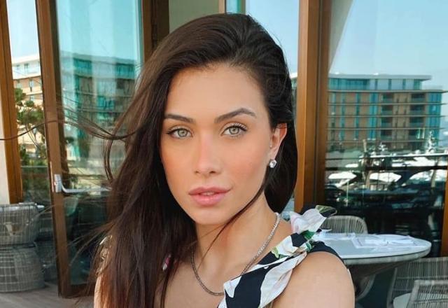 SBT TV | Flavia Pavanelli faz ensaio sensual de biquíni e corpaço chama ...