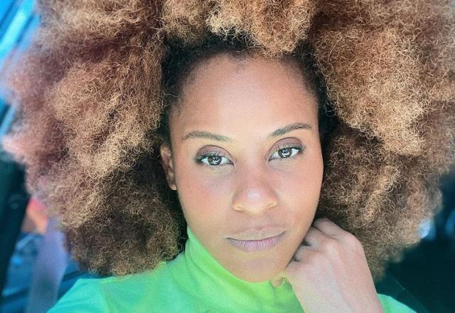 SBT TV | Ex-Rouge, Aline Wirley posa de biquíni e encanta com corpaço