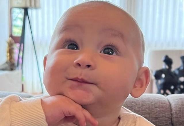 SBT TV | Baby Cris explode fofurômetro e recebe elogio de Khloé Kardashian