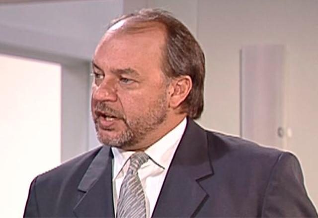 SBT TV | Nesta sexta-feira (19), Rodolfo procura e vai pra cima de Lúcio