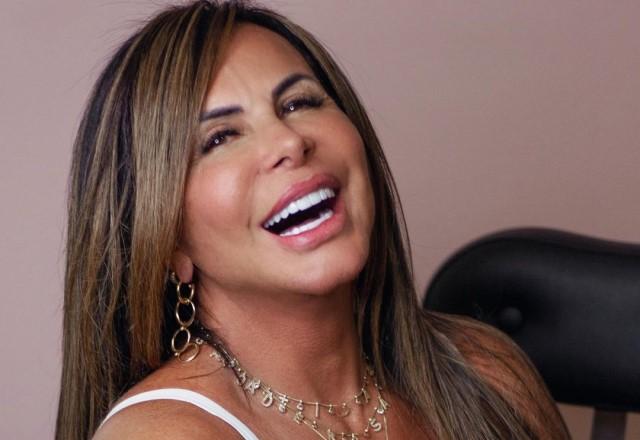 SBT TV | Gretchen exibe barriga 6 dias após retocar Lipo HD ...