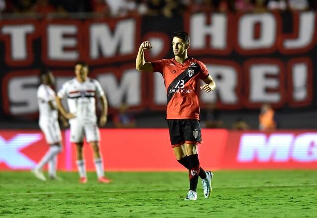 Benja critica atuação do São Paulo em derrota para o Atlético-GO ...