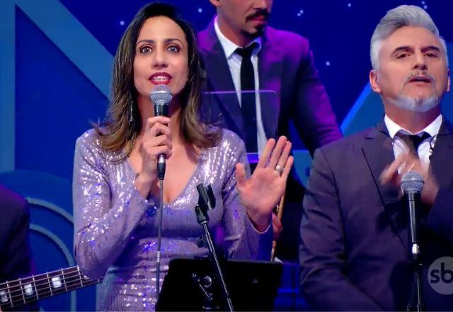 SBT TV | Ratinho perde a paciência ao ver cantora usando o celular ...