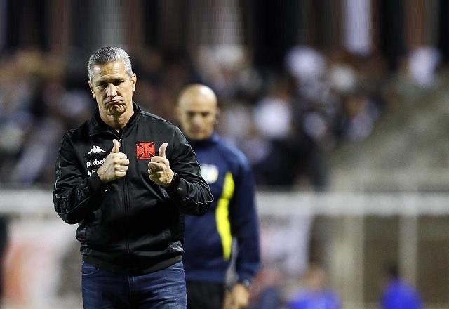 Vasco decide não renovar contrato e anuncia saída de Jorginho - SBT Vasco decide não renovar contrato e anuncia saída de Jorginho - SBT