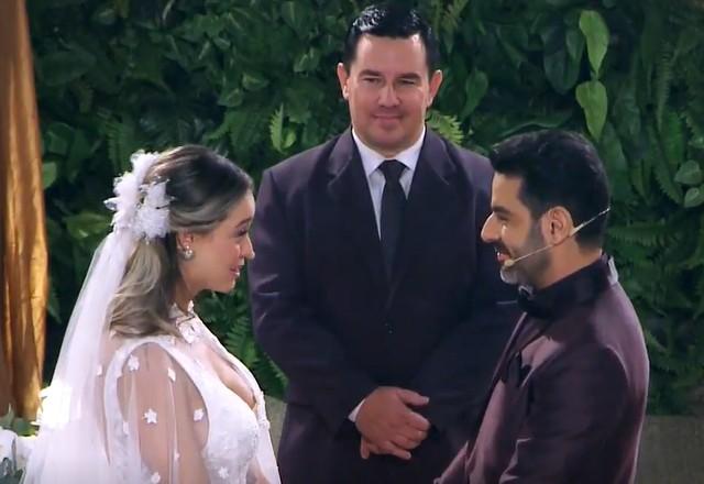 SBT TV | Darlisson Dutra faz votos de casamento e leva Marcela Munhoz ...