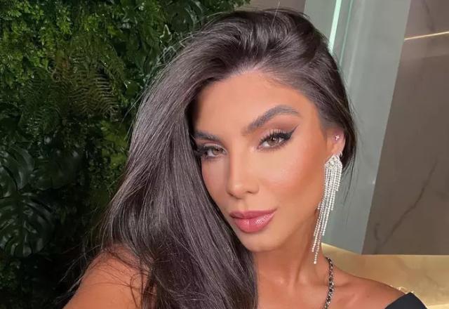 SBT TV | Gabriela Versiani aproveita dia de sol e posa de biquíni na praia