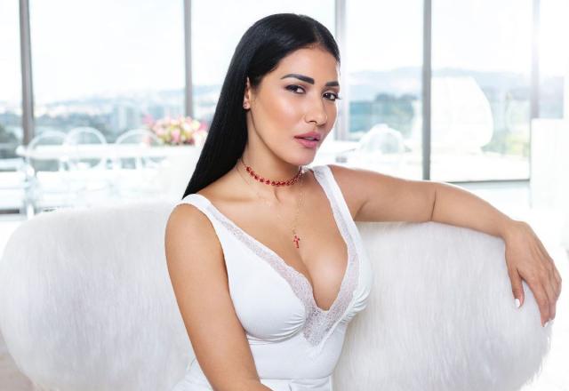 SBT TV | Simaria deixa seguidores babando com foto apenas de sutiã