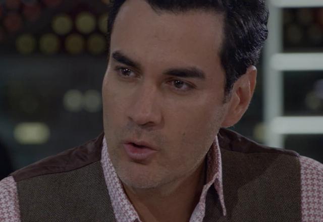 SBT TV | Nesta quinta-feira (30), Ramiro quer namorar com Ana Letícia