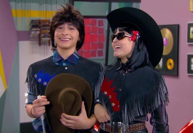 SBT TV | Assista hoje (26): Téo e Isa se disfarçam para encontrar Manu