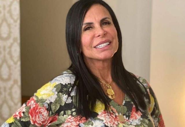 SBT TV | Gretchen exibe bumbum gigante em clique de biquíni