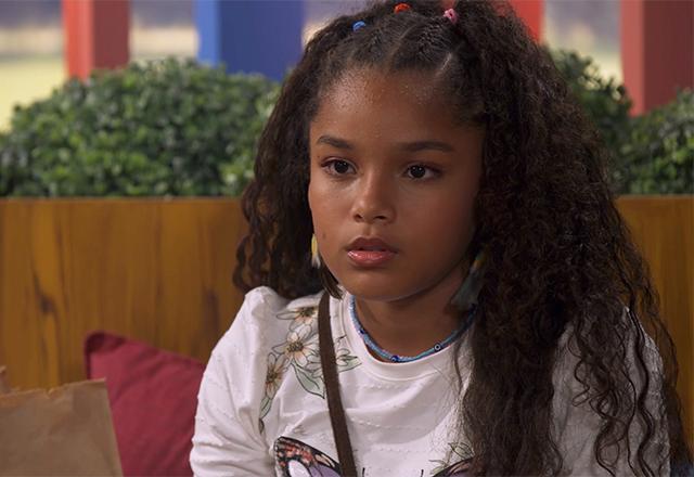 SBT TV | Sofia entra para o time Vila e Lívia reage a nova integrante