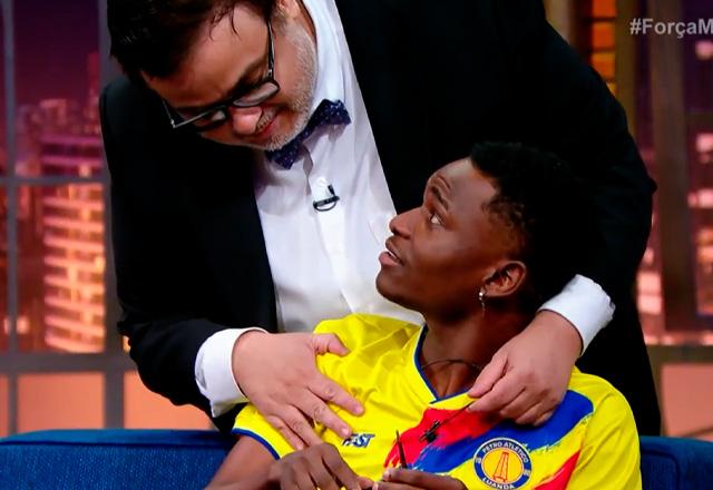 SBT TV | Diguinho Coruja passa a mão em youtuber angolano Baptista Miranda