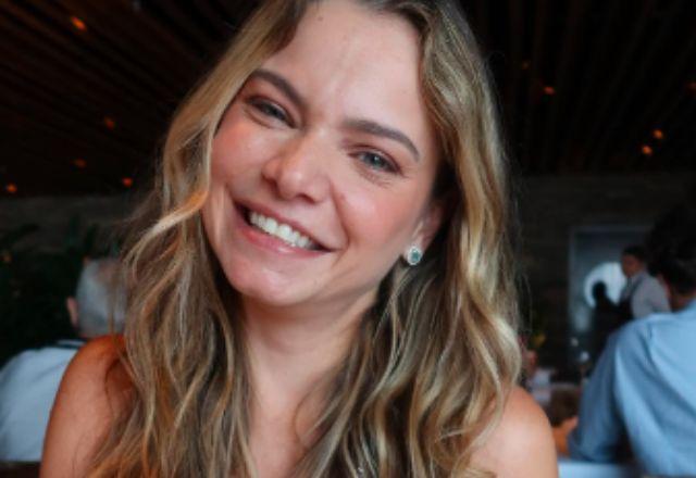 SBT TV | Milena Toscano mostra fotos da comemoração dos 40 anos