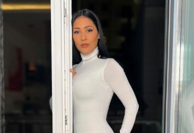 SBT TV | Simaria passa por lipo em segredo e mostra resultado