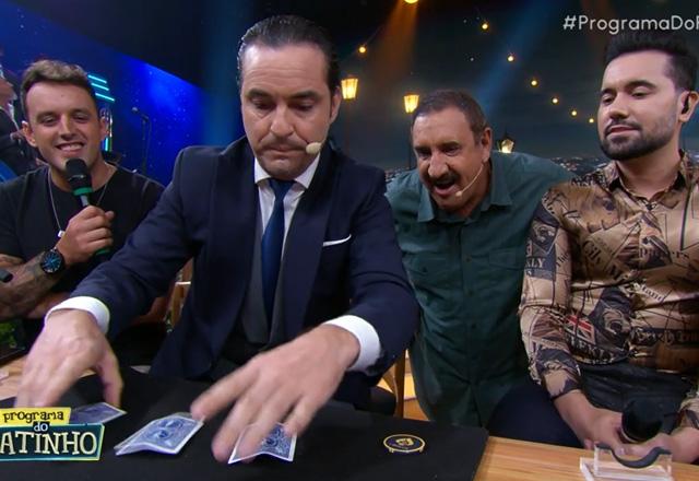 SBT TV | Ratinho perde aposta para Maurício Dollenz durante o programa