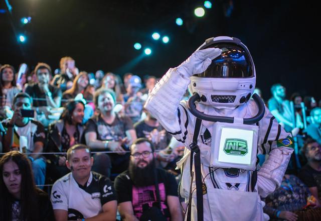 Lucas Simon deixa cargo de CEO da INTZ após 10 anos - SBT