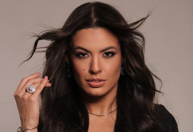 SBT TV | Beatriz Brasil mostra mais detalhes de sua mansão