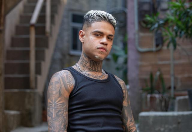 SBT TV | MC Cabelinho é processado em R$ 160 mil por \"baldada\" em show