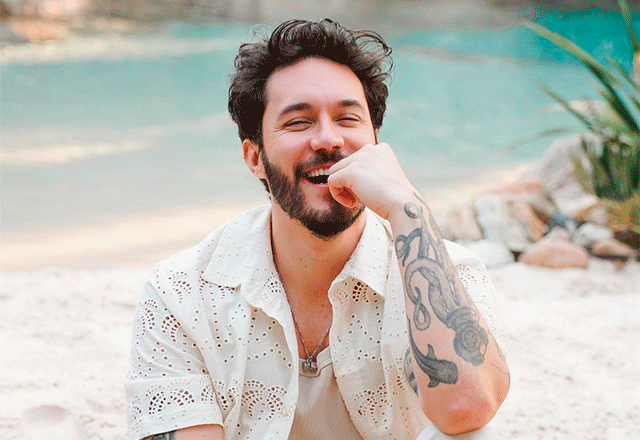 SBT TV | Eliezer desabafa sobre religião e mudança de vida: \"Me bateu ...