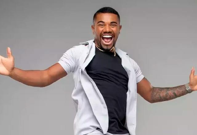 SBT TV | Davi Brito exibe transformação do abdômen após lipo HD