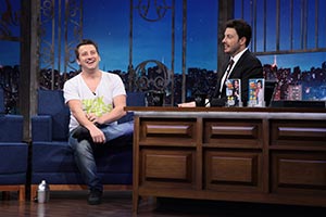 SBT TV | Danilo Gentili recebe o humorista Eros Prado nesta terça